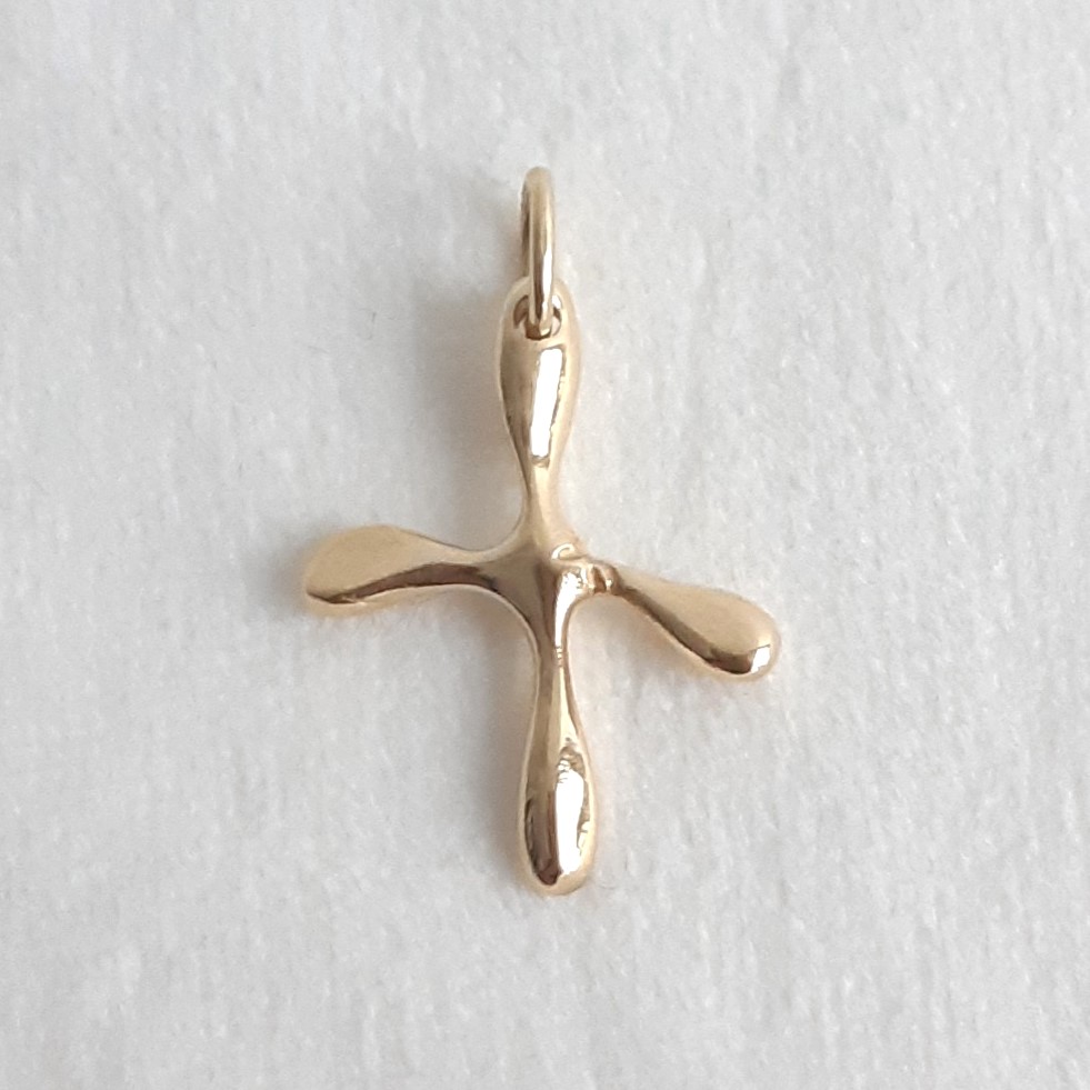 croix or en pendentif pour baptême ou communion
